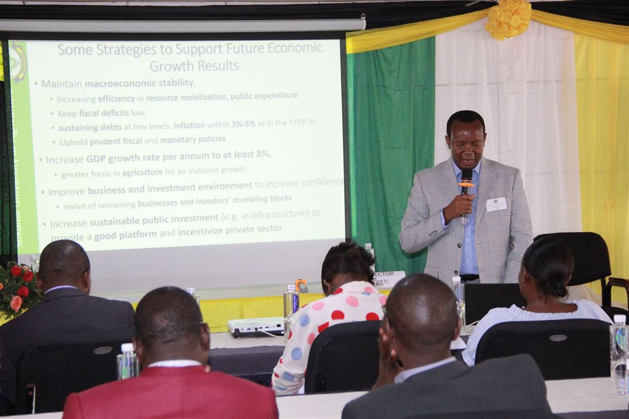 Highlighting Impressing and Innovative Outreach and Scientific Displays ...